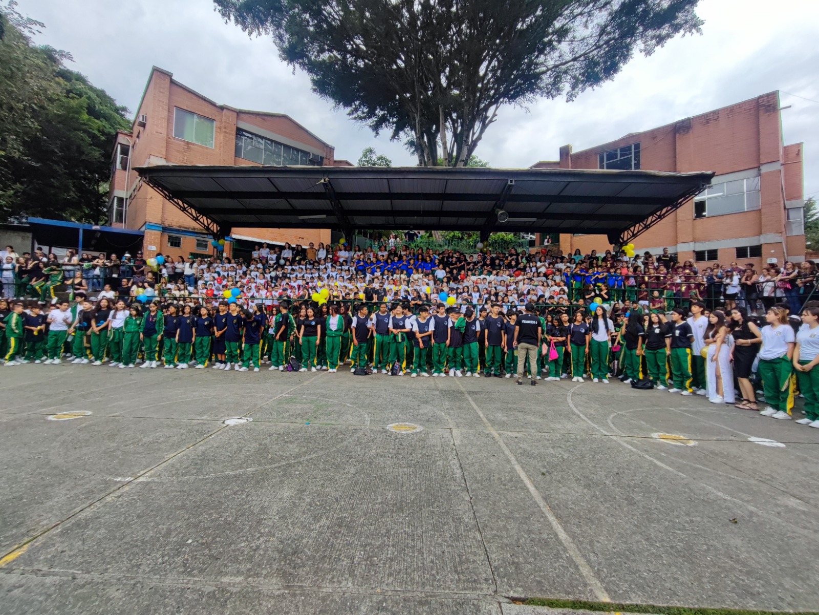 :::I. E. COMPARTIR:::