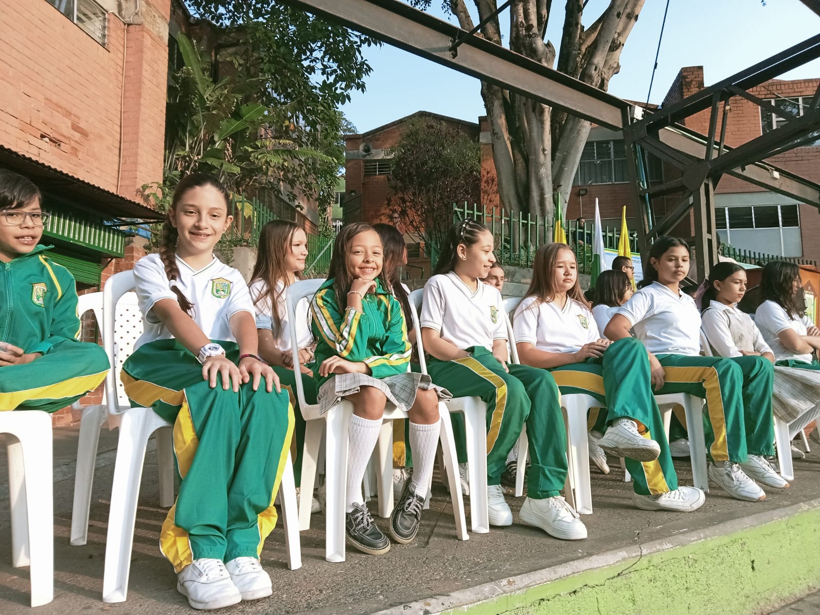 :::I. E. COMPARTIR:::