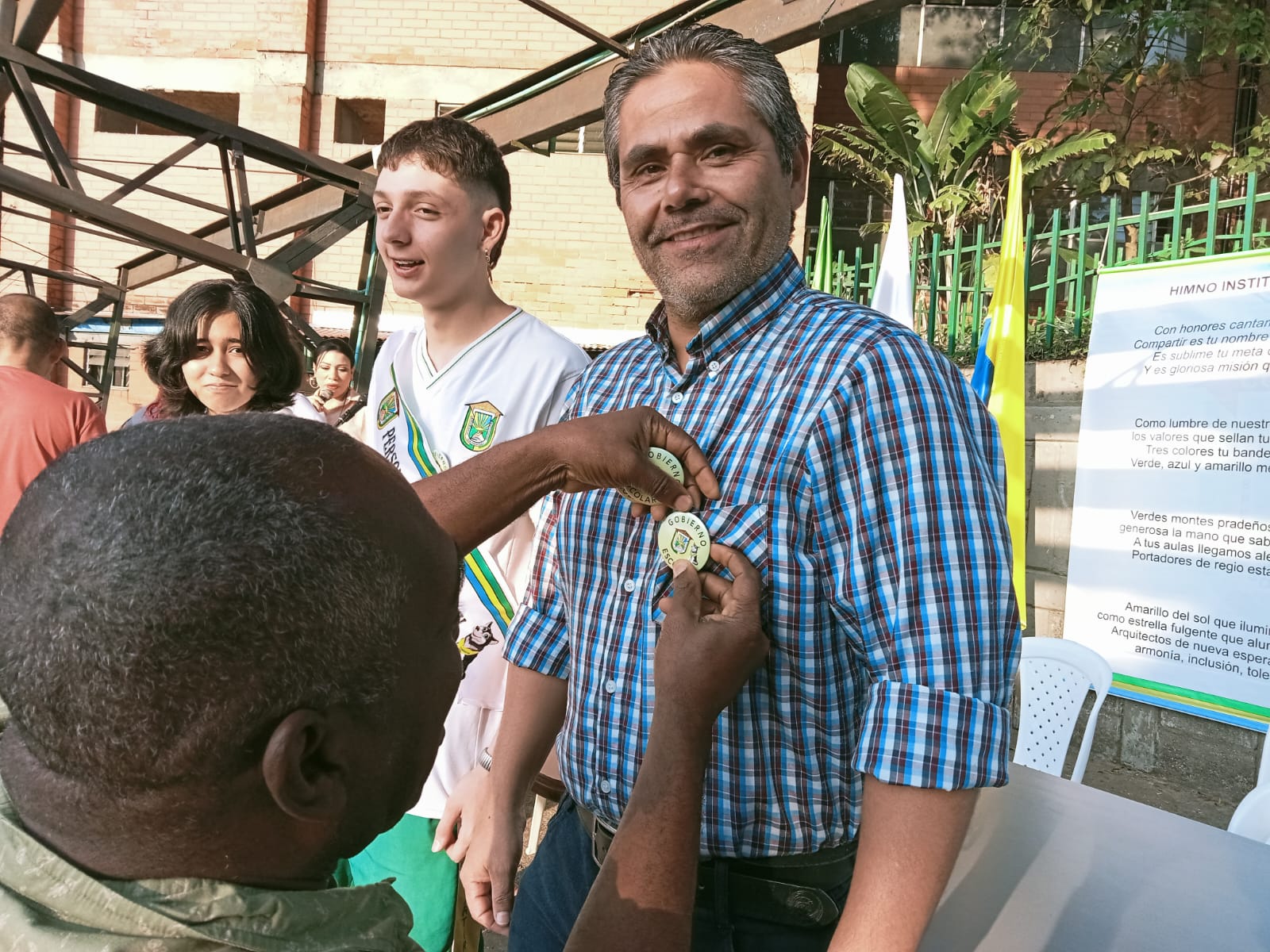 :::I. E. COMPARTIR:::